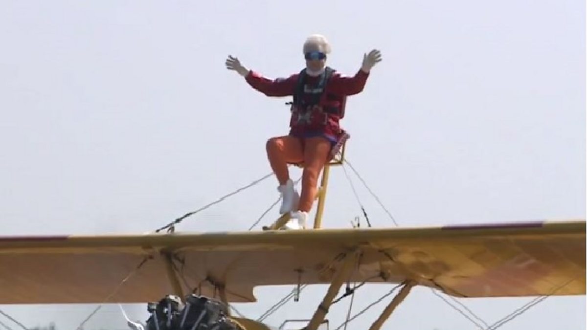 BBC World Service - BBC OS, The 85-year-old wing walker