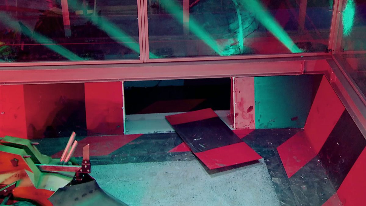BBC Two - Robot Wars, Series 8, Episode 6, Carbide hits the wall