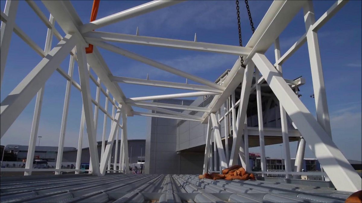 BBC Three Counties Radio - Roberto Perrone, 01/09/2016, Luton Airport ...