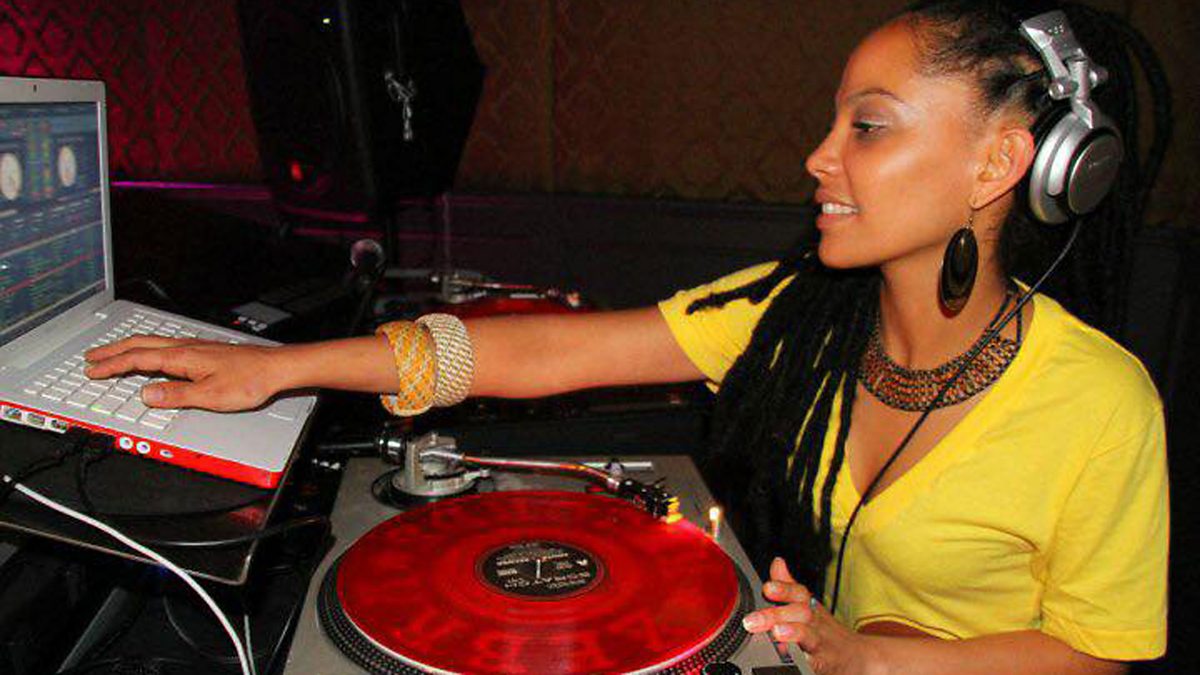 BBC World Service - Outlook, Cuba's hip hop DJ queen