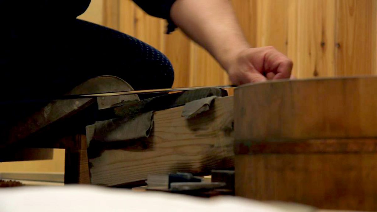 BBC Four - Handmade in Japan, Series 1, Samurai Sword, Polishing the sword