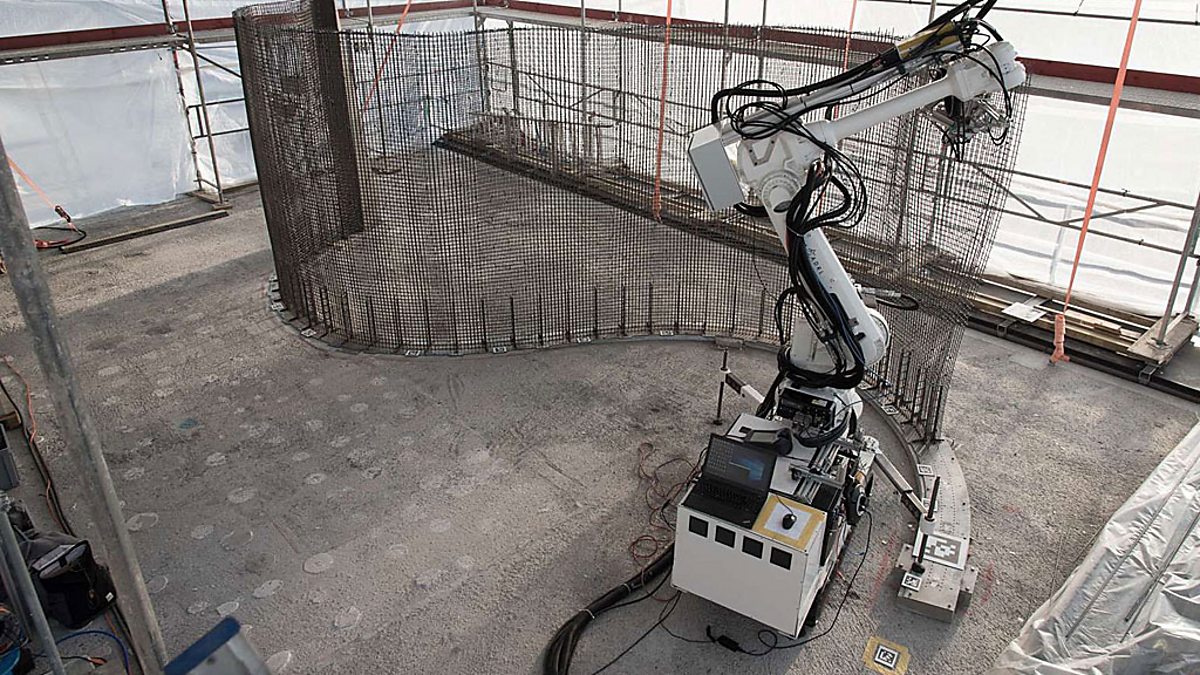 BBC News - Click, Robots and 3D printers begin house build