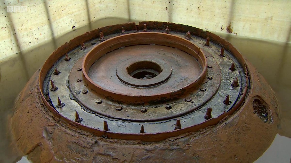 BBC News - Scotland, Divers recover WW2 bouncing bomb