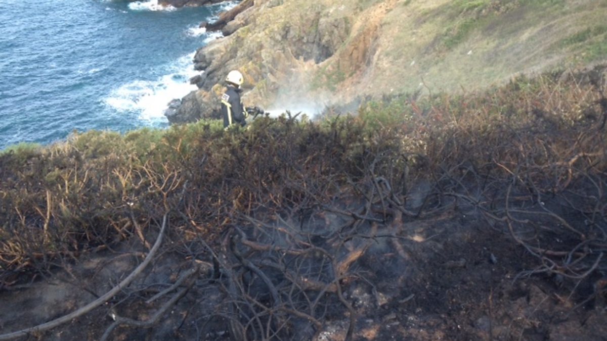 BBC Radio Guernsey - The Islands at One, Sark Fire: Crew still on site ...