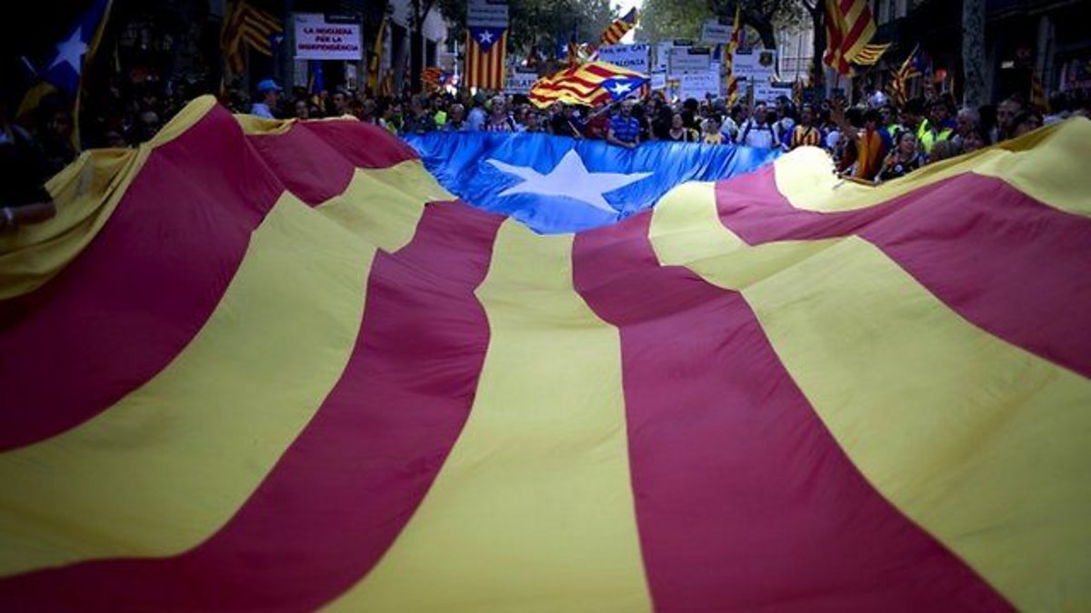 BBC Radio Cymru - Dan yr Wyneb gyda Dylan Iorwerth, Catalwnia, Mike ...