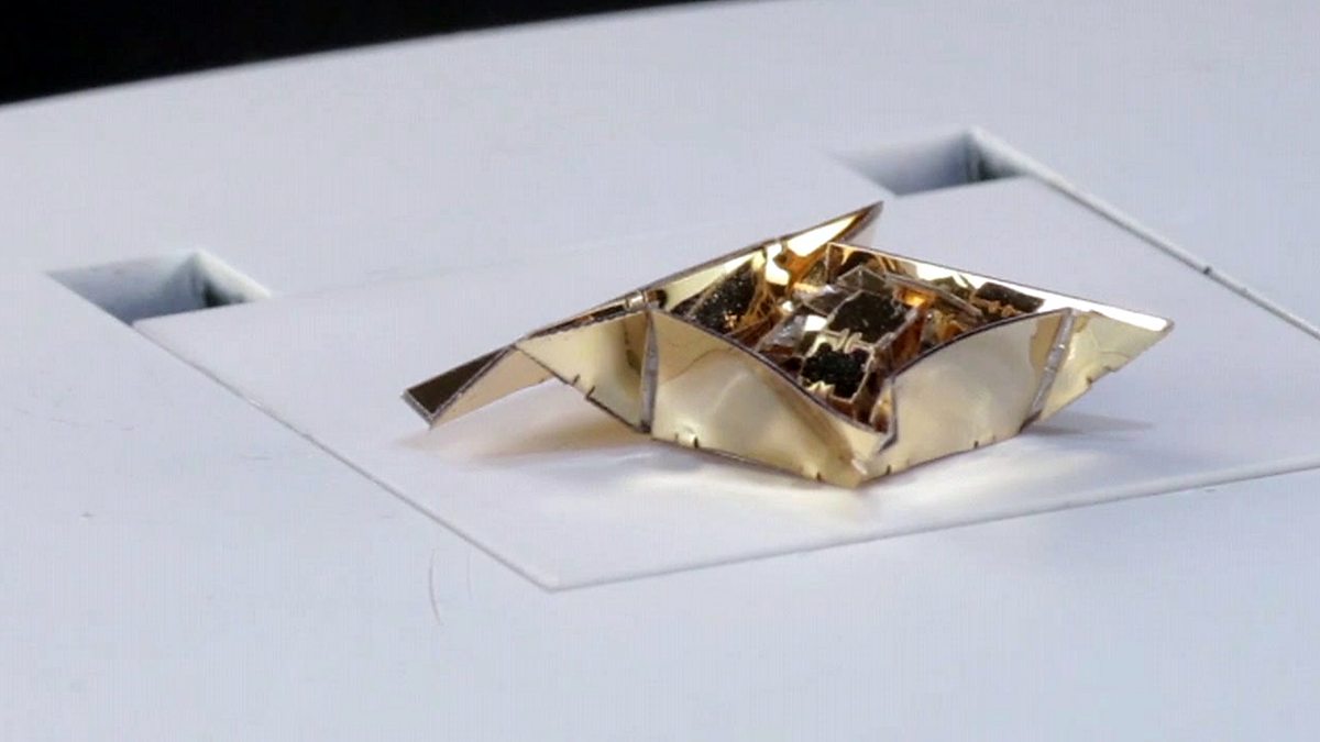 BBC News - Click, The origami bots that could do surgery