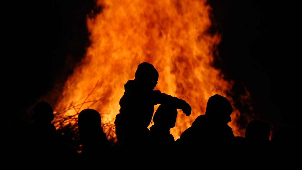 BBC Radio Cymru - Bwrw Golwg, Pam dathlu noson Guto Ffowc?