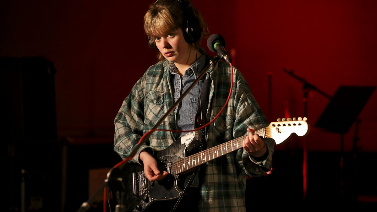 BBC Radio 1 - Huw Stephens, Pip Blom in session, plus Jade Bird Gig ...