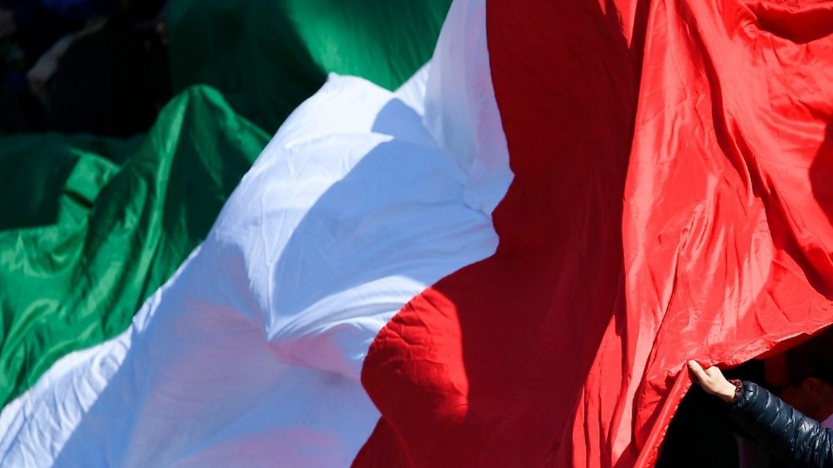 BBC World Service - World Business Report, Italy Political Crisis Hits ...