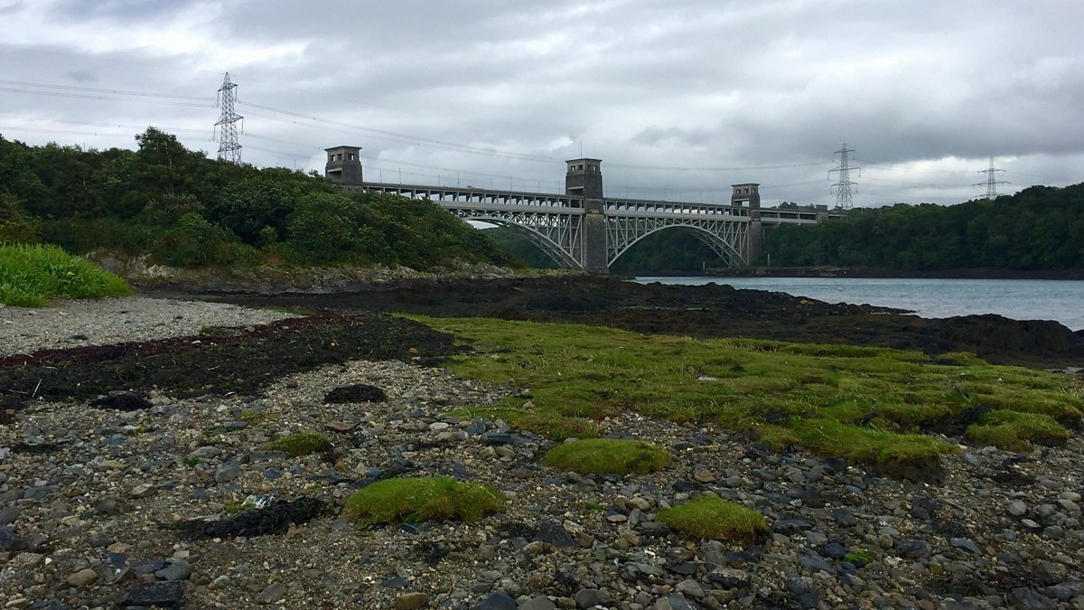 BBC Radio Cymru - Aled Hughes, Pont Britannia