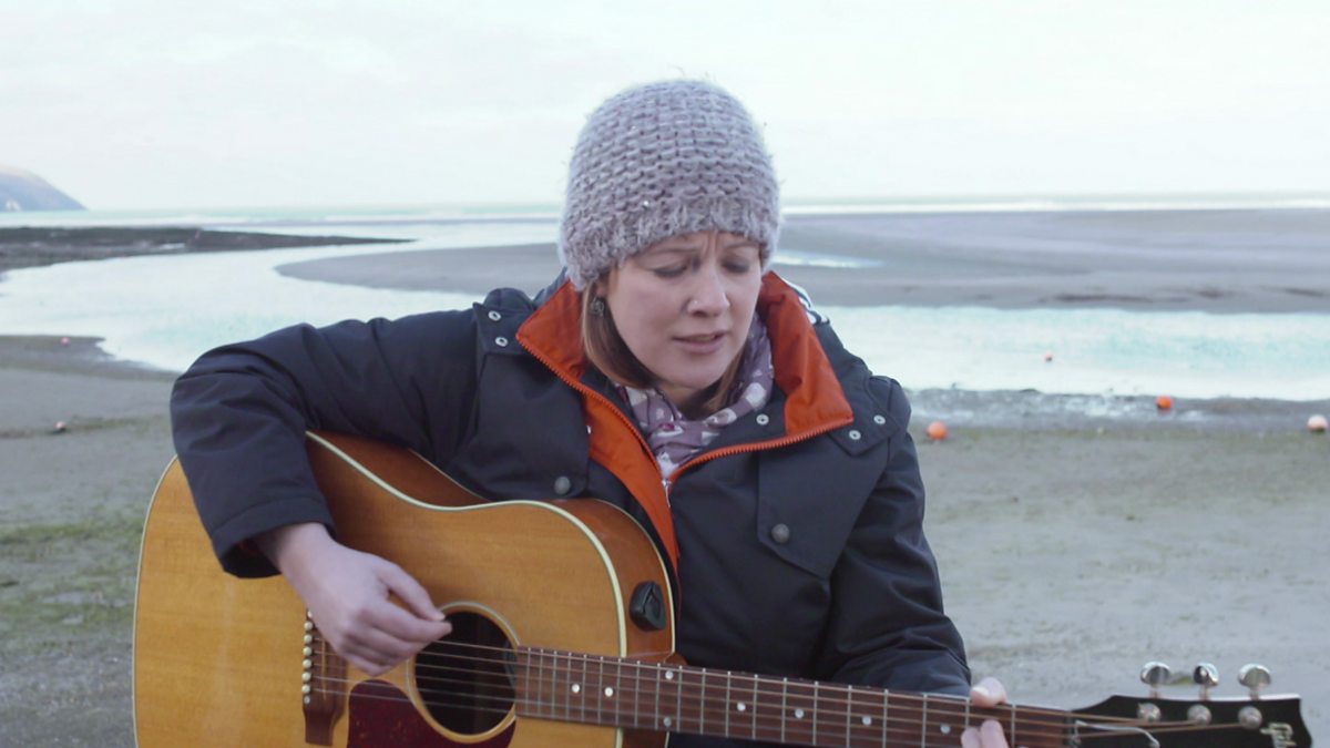 S4C - Adre, Cyfres 2, Lowri Evans