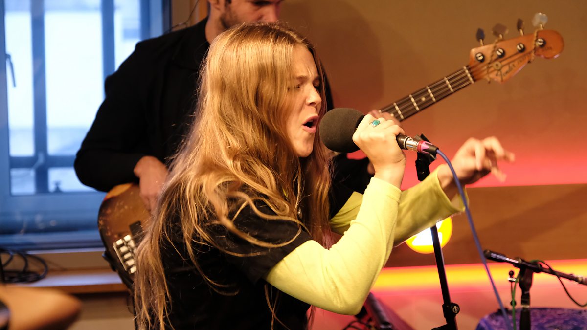 BBC Radio 2 - Jo Whiley & Simon Mayo, Maggie Rogers LIVE, Au Pair ...