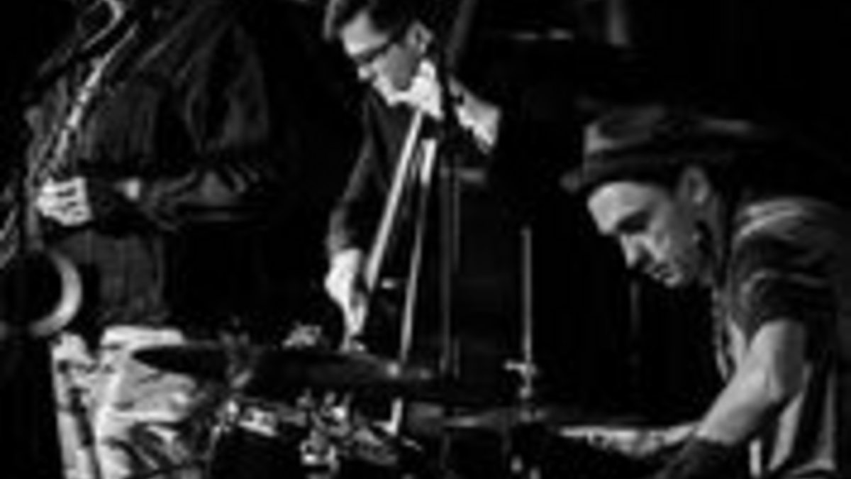 BBC Radio Ulster - Jazz World with Linley Hamilton, 03/08/2018, Light A ...