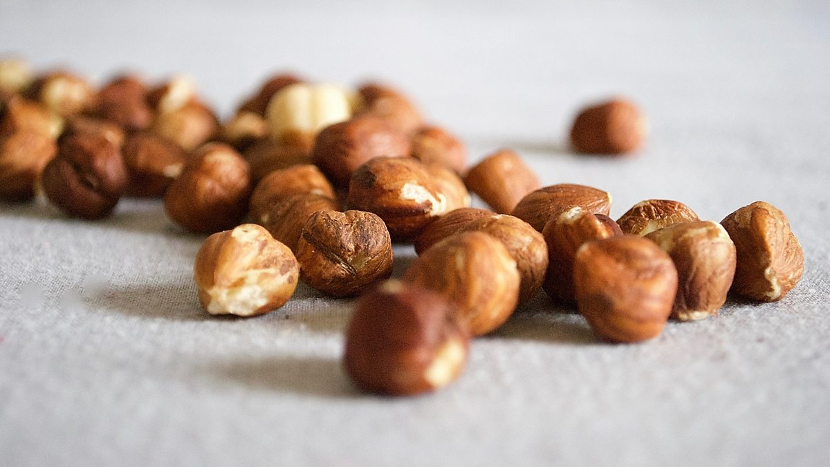 BBC Radio Cymru - Aled Hughes, Hel Cnau Cyll