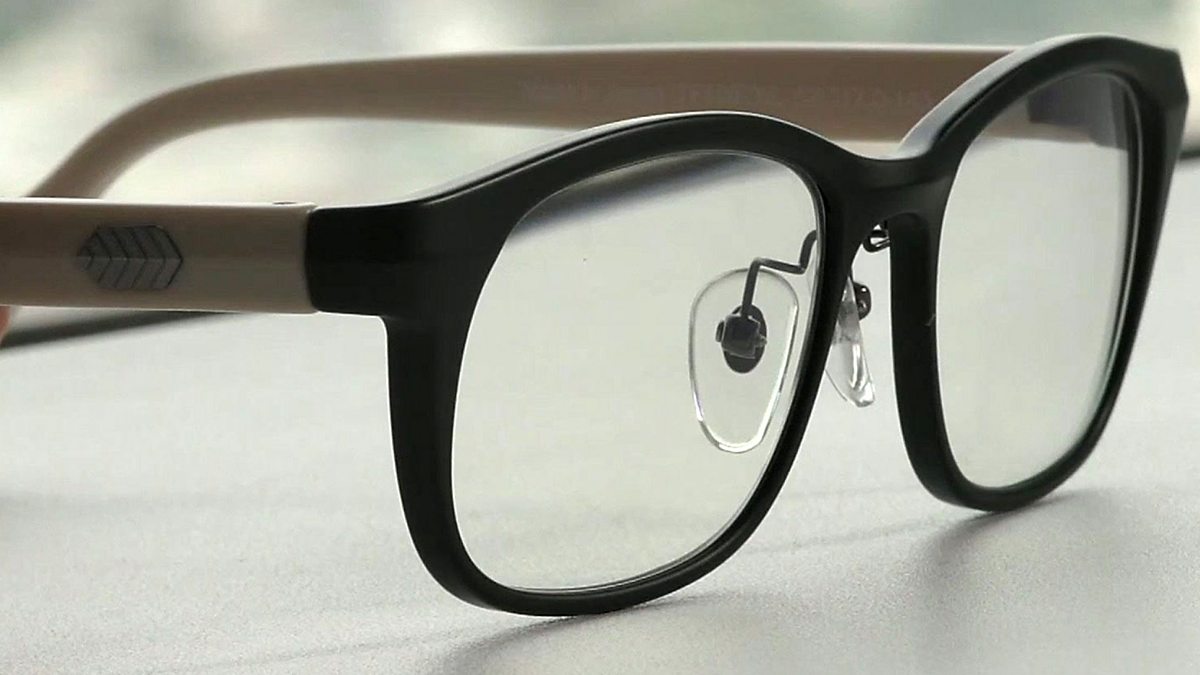 BBC News - Click, Hi-tech glasses for ageing eyes
