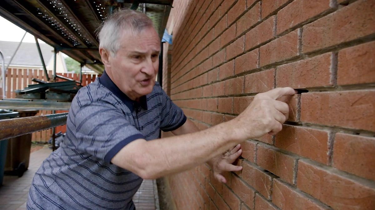 BBC Two - Victoria Derbyshire, New homes 'crumbling due to weak mortar'