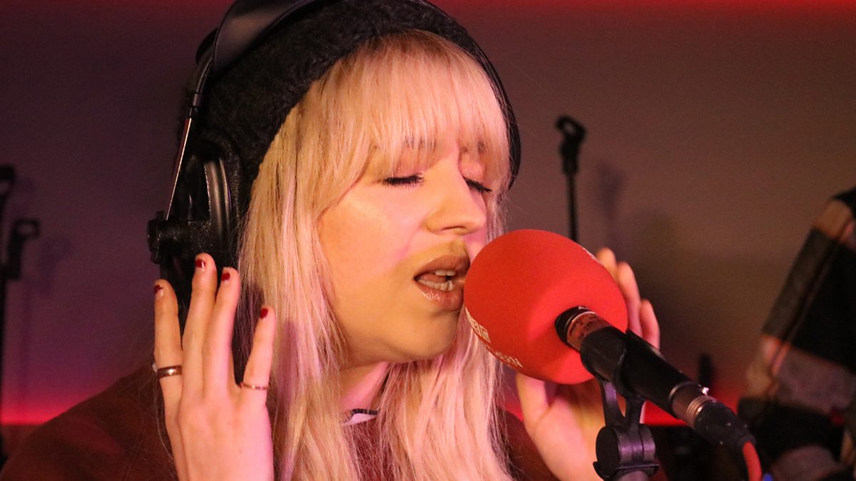 BBC Radio Ulster - Gerry Kelly, 15/12/2018, Leah McFall in Session