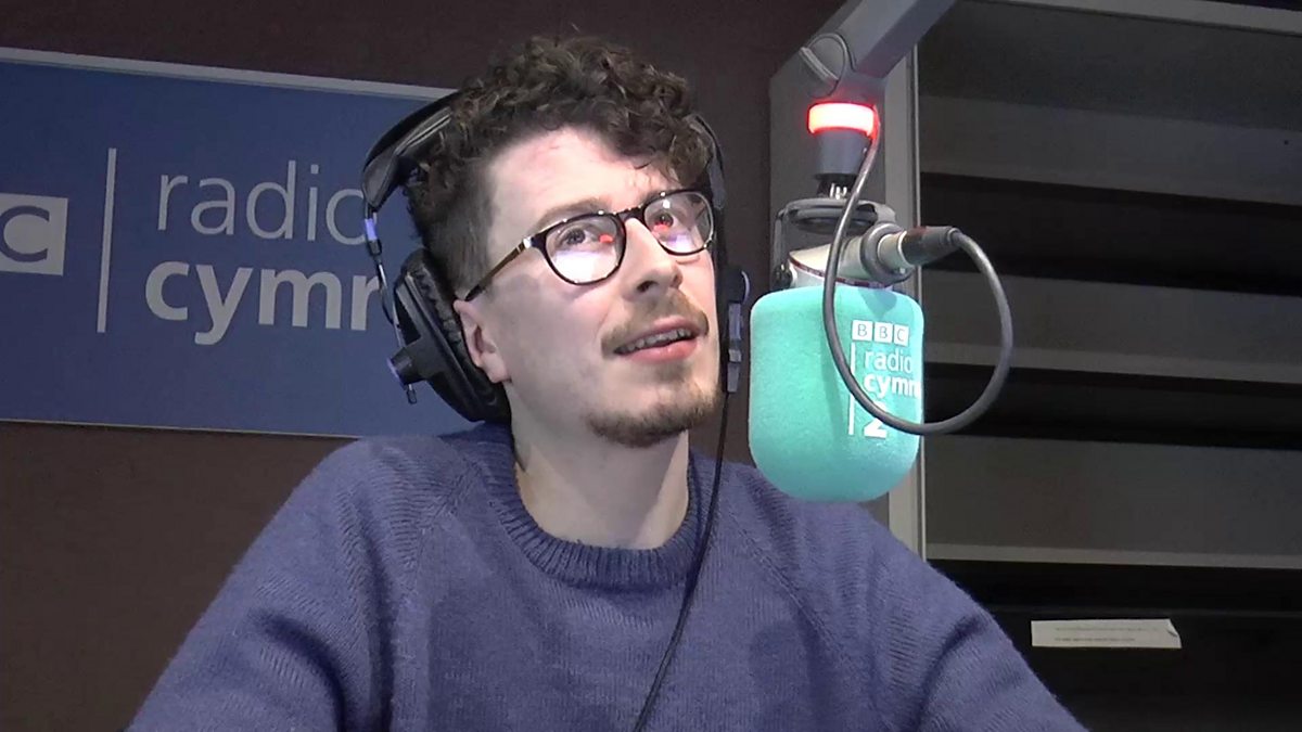 BBC Radio Cymru - Beti a'i Phobol, Osian Williams, Chwarae'r dryms ac ...