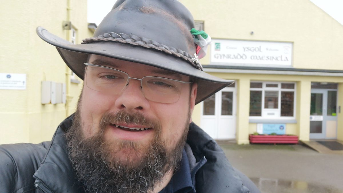 BBC Radio Cymru - Geraint Lloyd, Wythnos yr Het gyda Bari Gwilliam