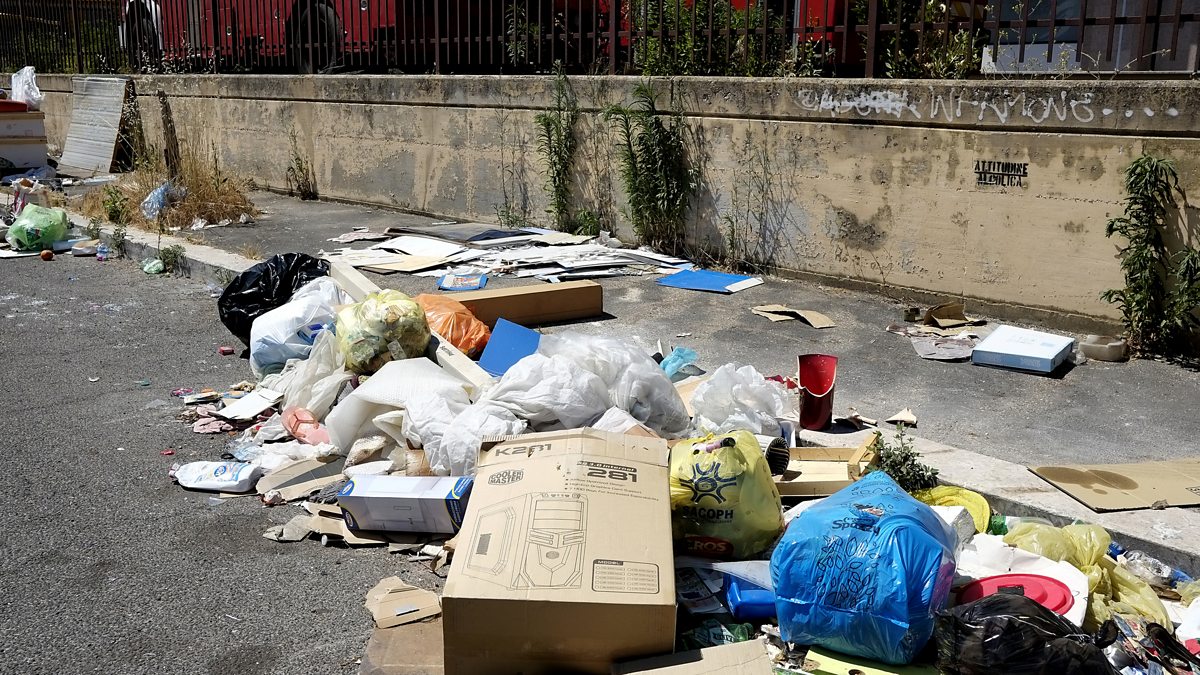 BBC World Service - Business Daily, Rome: Drowning in rubbish