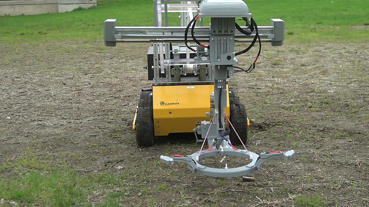 BBC News - Click, Rover-drone combo hope to spot and destroy mines