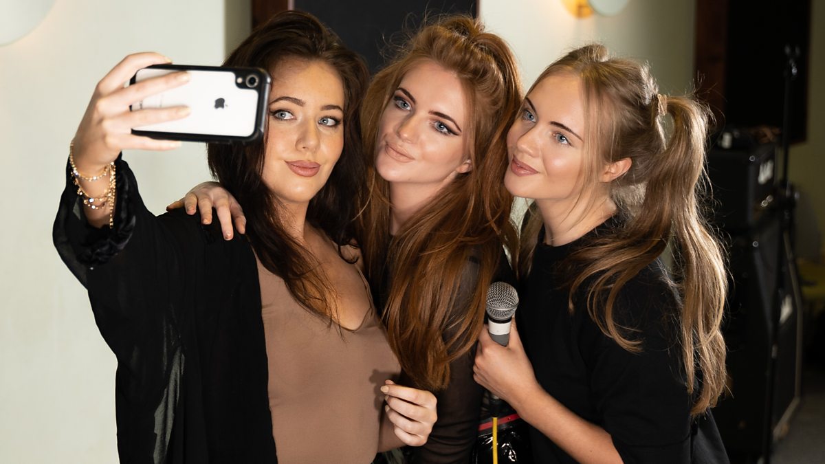 BBC Scotland - BBC Scotland - Meet The Logans — singing sisters star in ...