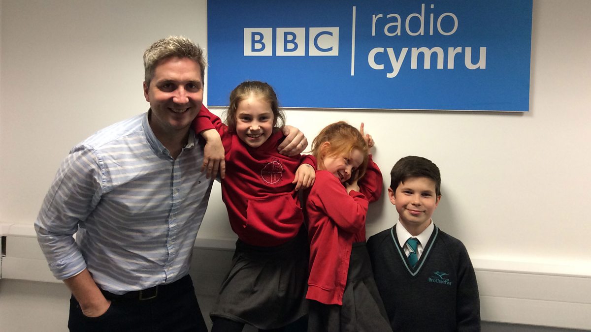 BBC Radio Cymru - Ifan Jones Evans, Y Tri Bach Doeth yn holi Ifan Evans