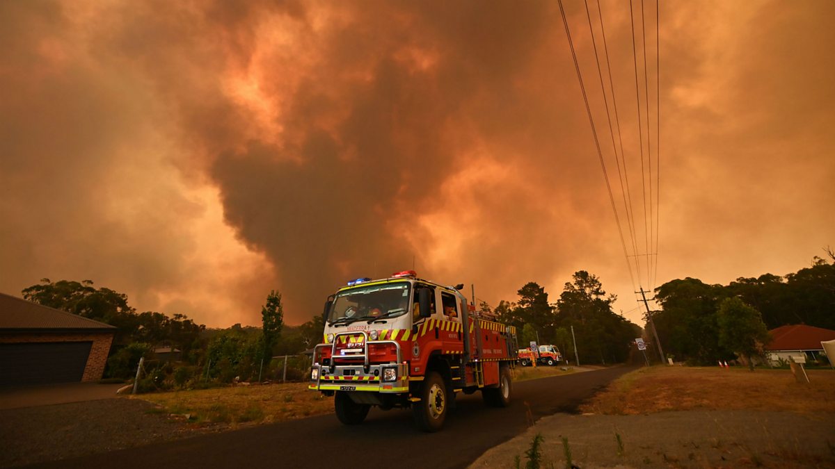 BBC World Service - Newsday, Thousands told to evacuate as Australia ...
