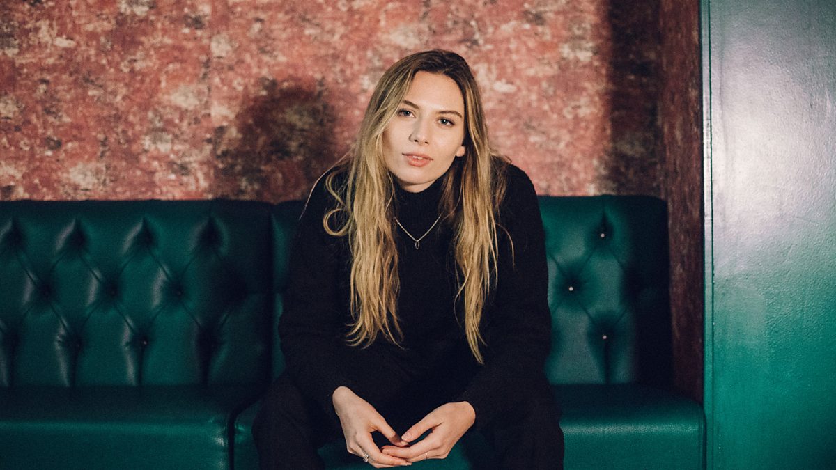 BBC Radio Cymru - Mirain Iwerydd, Sian Eleri yn cyflwyno