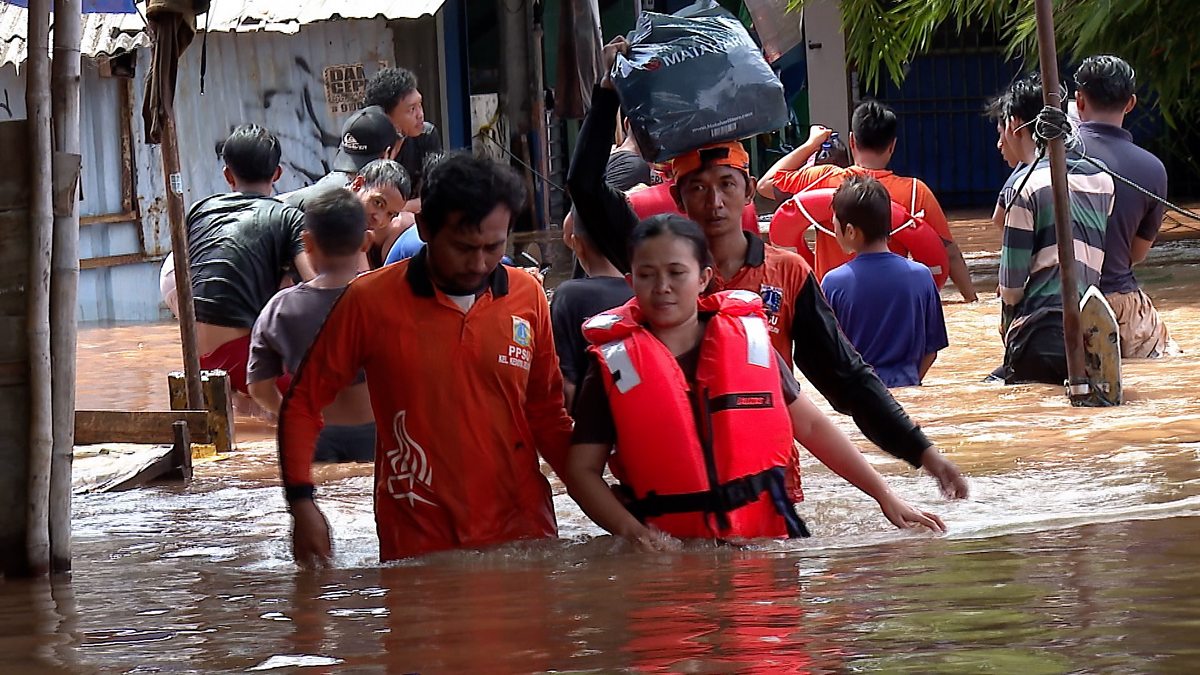 BBC News - The Capital City Sinking into the Sea