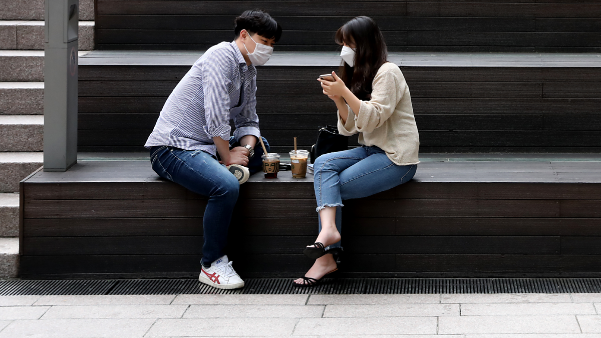 BBC World Service - Tech Life, Fighting Covid-19 with data