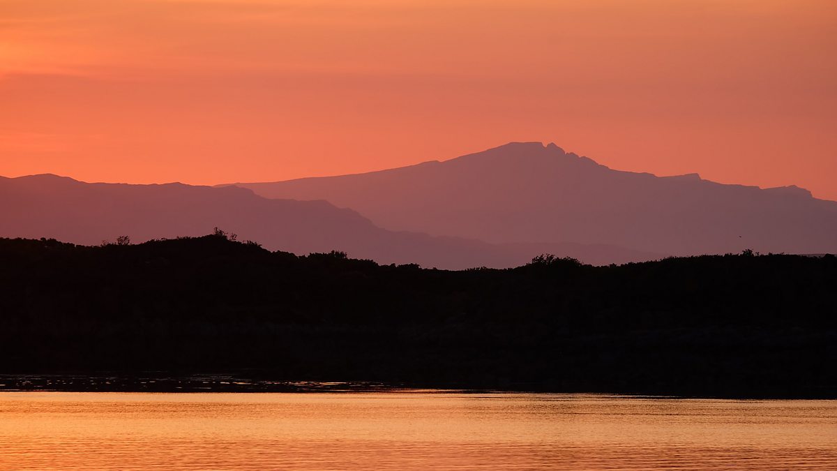 BBC Scotland - BBC Scotland - What causes spectacular red and orange ...