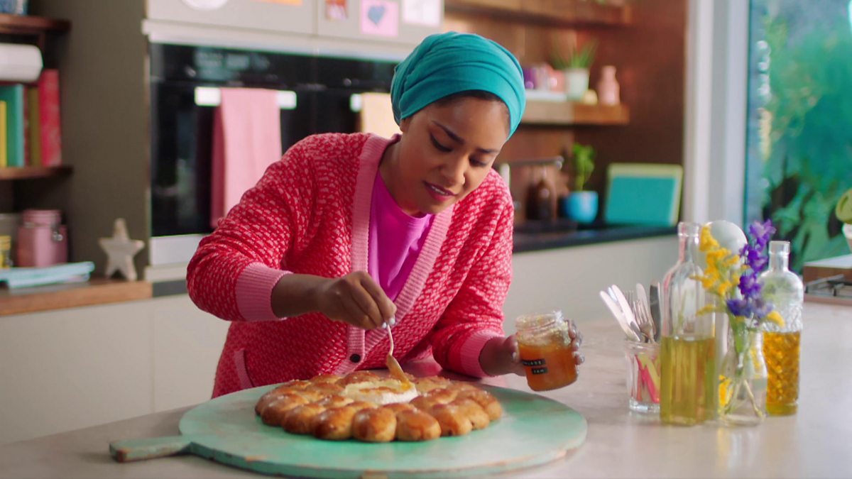 BBC Two - Nadiya Bakes, Series 1, Bakes to Share, Baking a brioche wreath