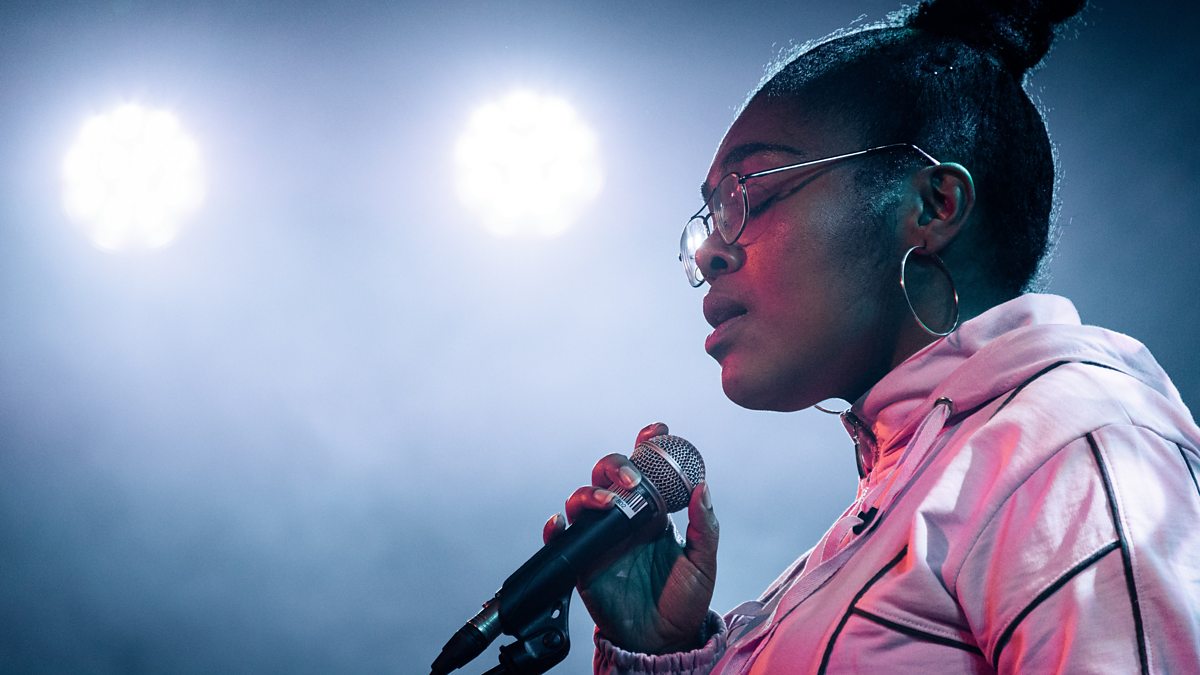 BBC Local Radio - The Beat, Sian performs 'Love Ya' and 'Lucky Six'