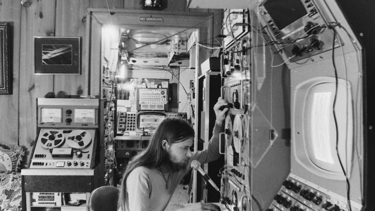 BBC World Service - Outlook, I set up a radio station for aliens