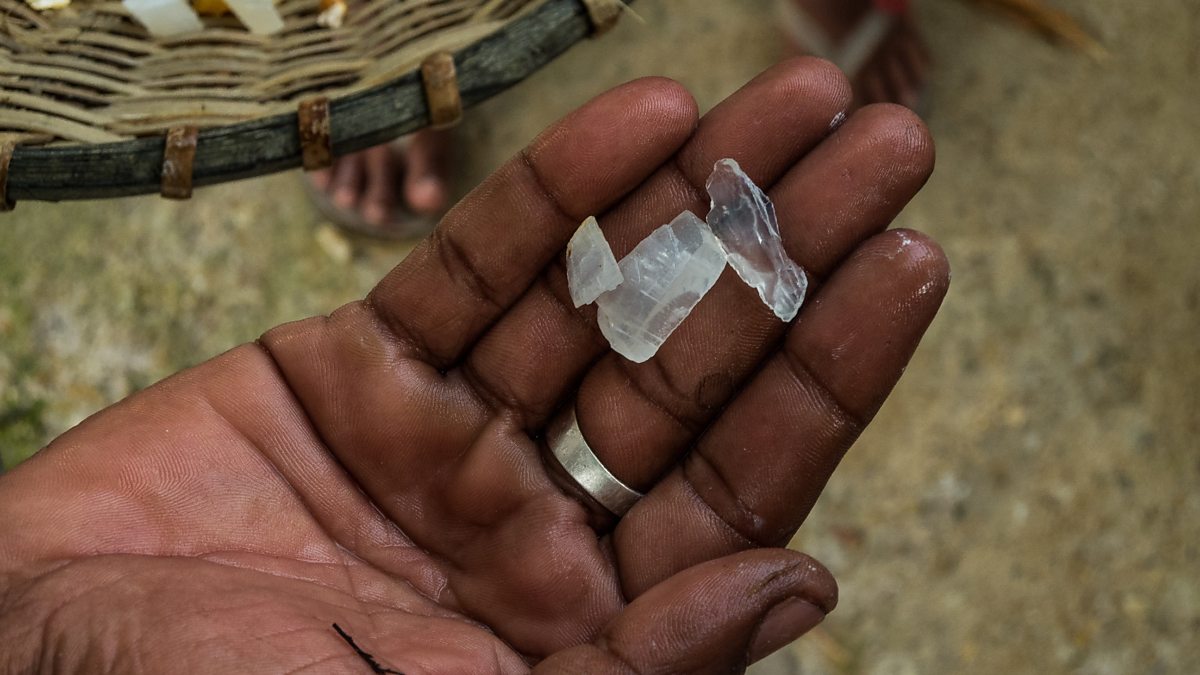 BBC World Service - Newsday, Scientists study bubbles inside diamonds ...