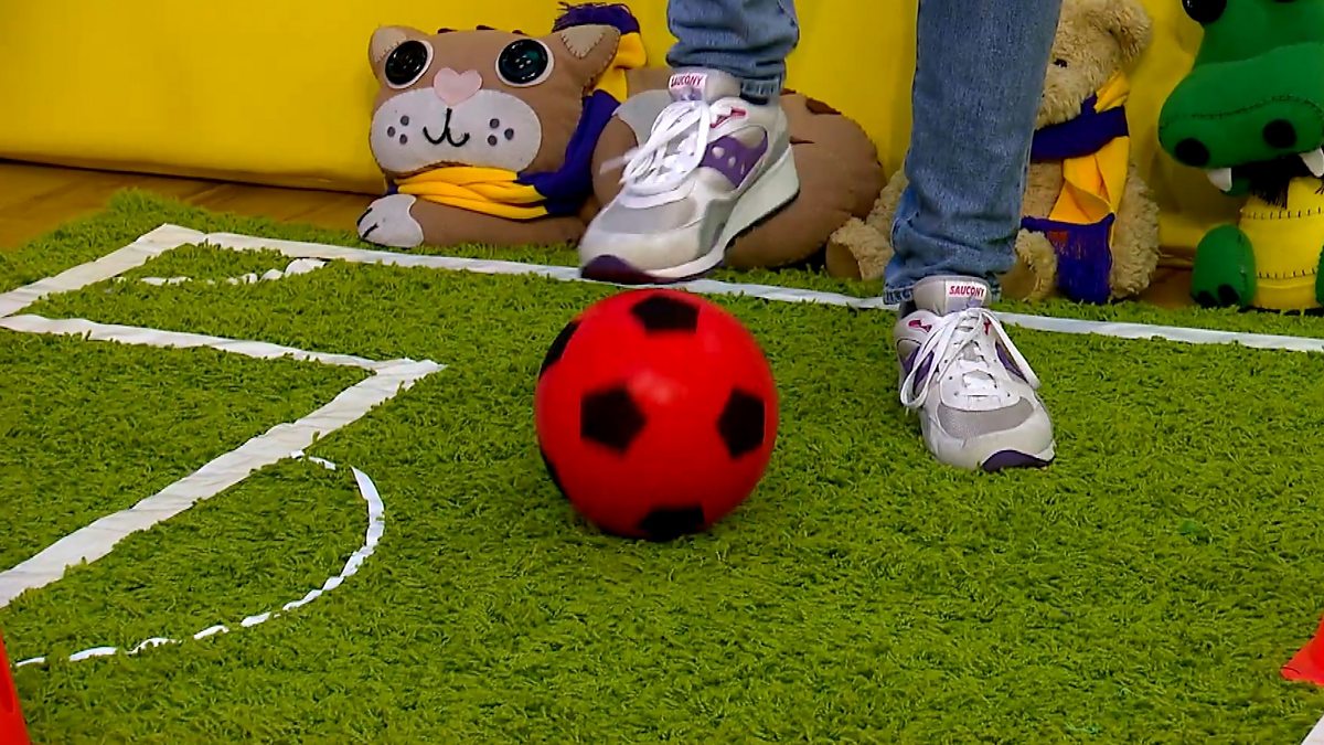CBeebies - CBeebies House Songs, CBeebies House: Football skills - Passing