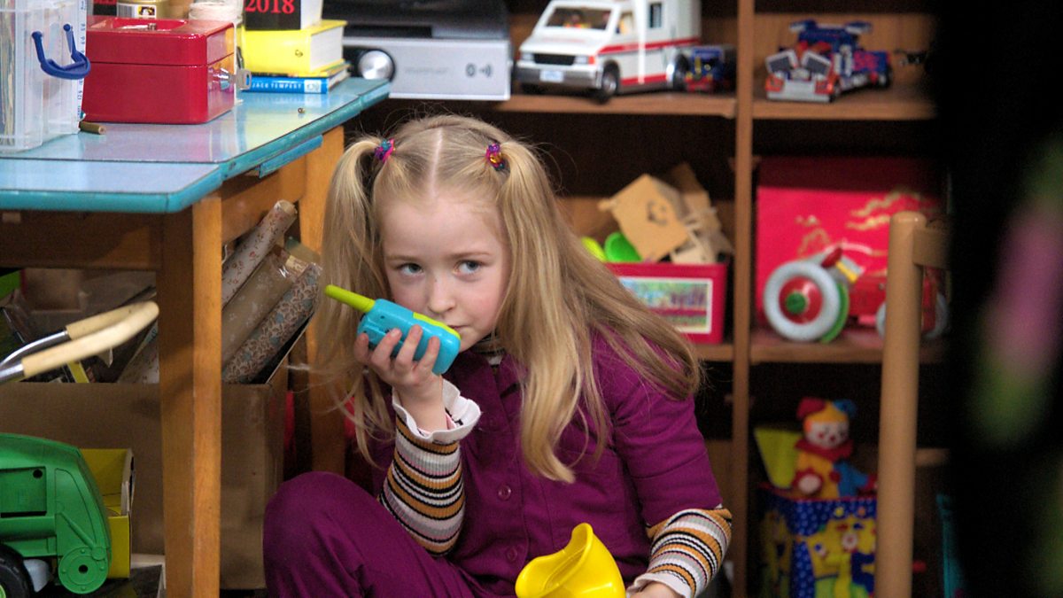 Molly and Mack - Series 3: 2. Sneaky Sneakers - BBC iPlayer