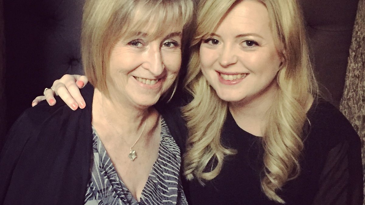 BBC Radio Cymru - Dros Ginio, Dewi Llwyd, Sgwrs gyda'r fam a'r ferch ...