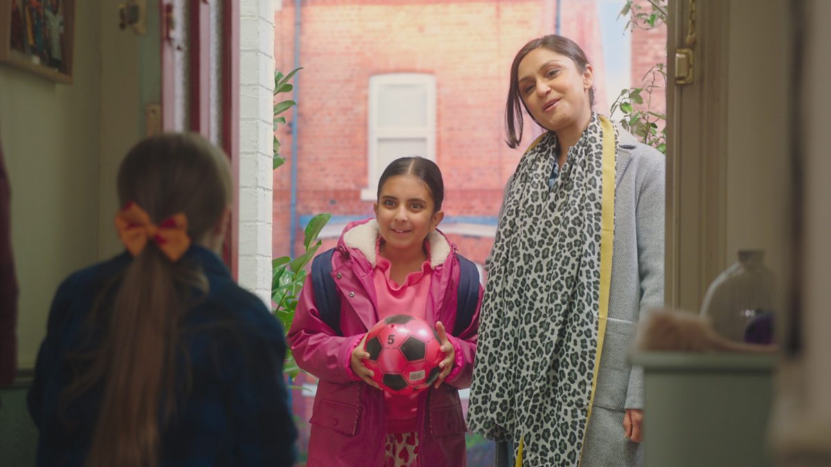 Biff and Chip - Series 1: 14. Anneenas Ball - BBC iPlayer