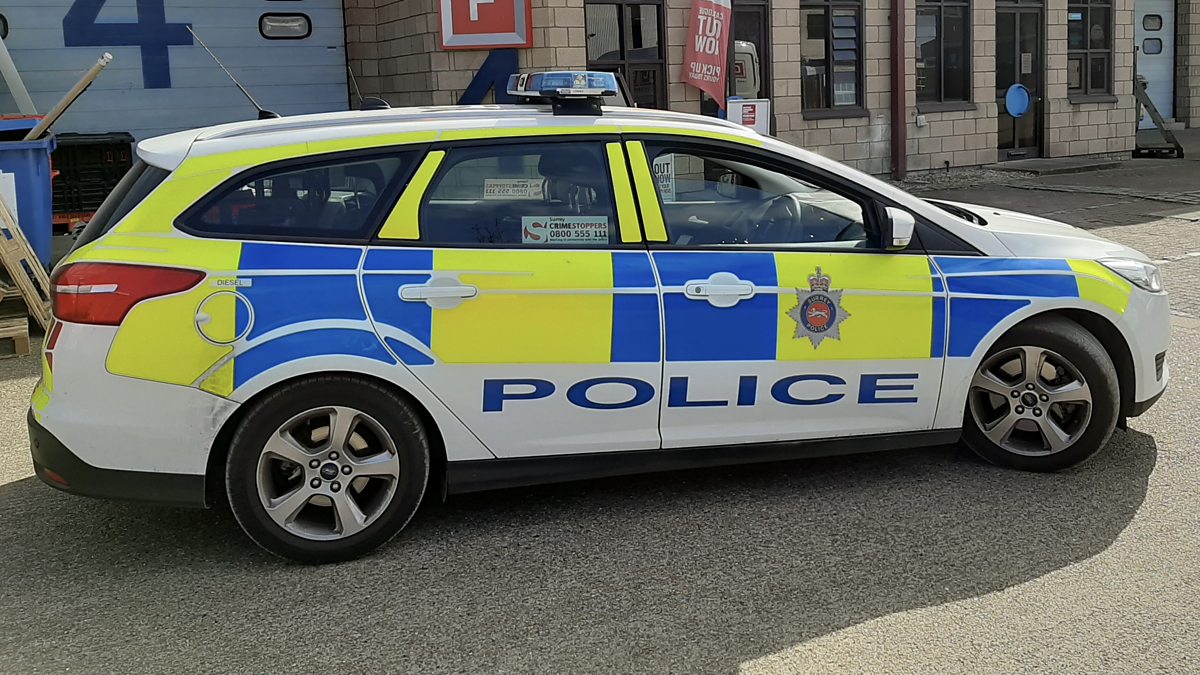 BBC Radio Surrey - James Cannon, 30/09/2021, Surrey Police's work on ...