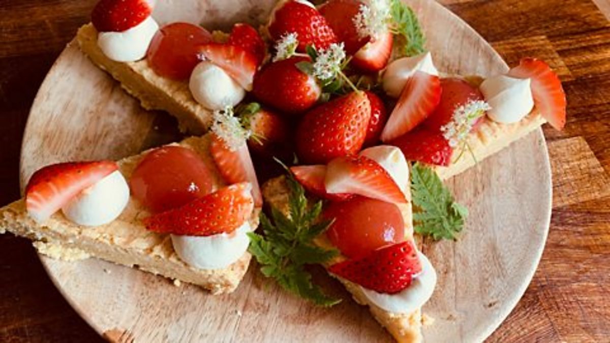 BBC Radio Ulster - Cooking with Paula McIntyre, Strawberry Shortcakes