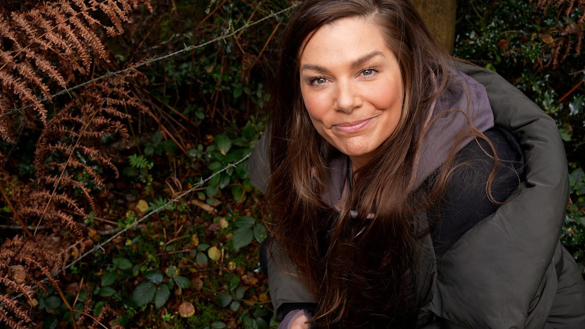 BBC Two - Autumnwatch, 2021, Searching for clues of wild mammals