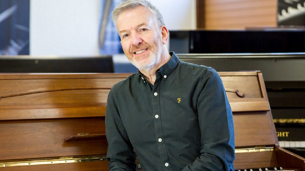 BBC Radio Cymru - Swyn y Sul, Robat Arwyn