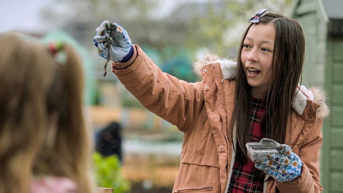 Molly and Mack - Series 4: 17. The Wormery - BBC iPlayer