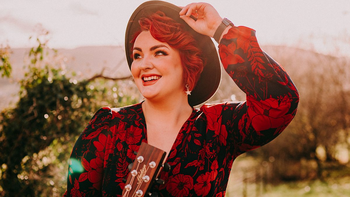 BBC Radio Cymru - Ifan Jones Evans, Bronwen Lewis yn westai