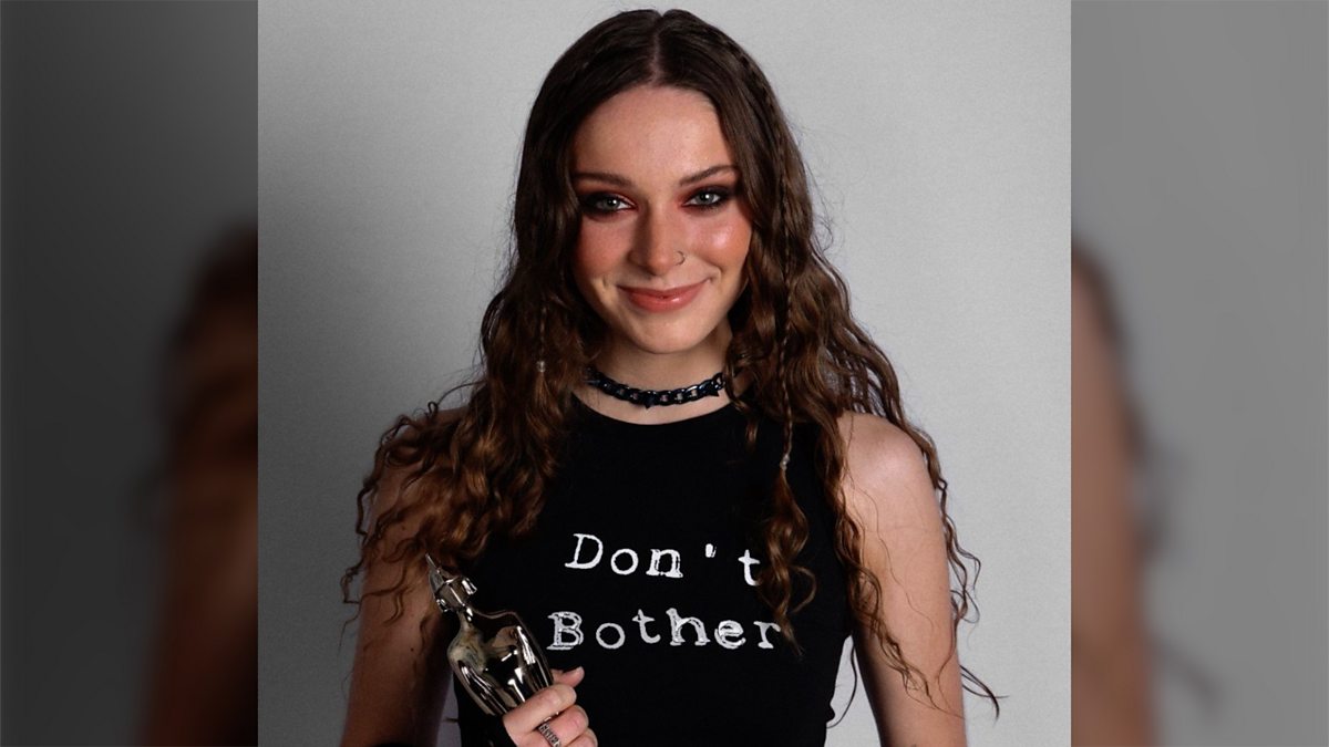 BBC Radio Leicester - Jo Bostock, 10/12/2021, Singer-songwriter Holly ...