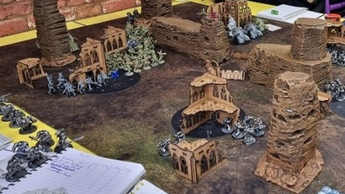 BBC Three Counties Radio - Danny Fullbrook, Chris sits in - Do you have ...