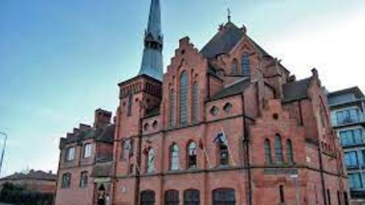 BBC Radio Merseyside - Helen Jones, 15/12/2021, World in One Christmas ...