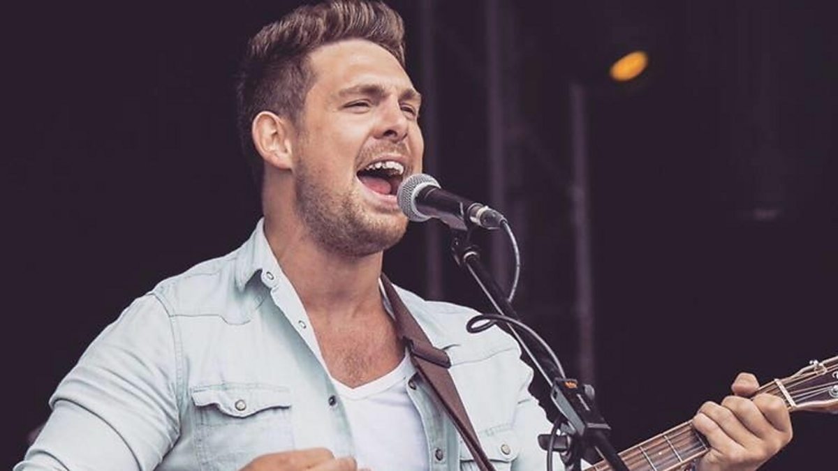 BBC Radio Cornwall - Julie Skentelbery, 20/12/2021, BIG GUEST Josh Curnow